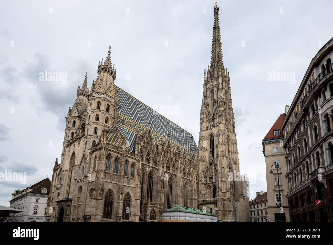 Beautiful roof stephansdom cathedral hi-res stock photography and ...
