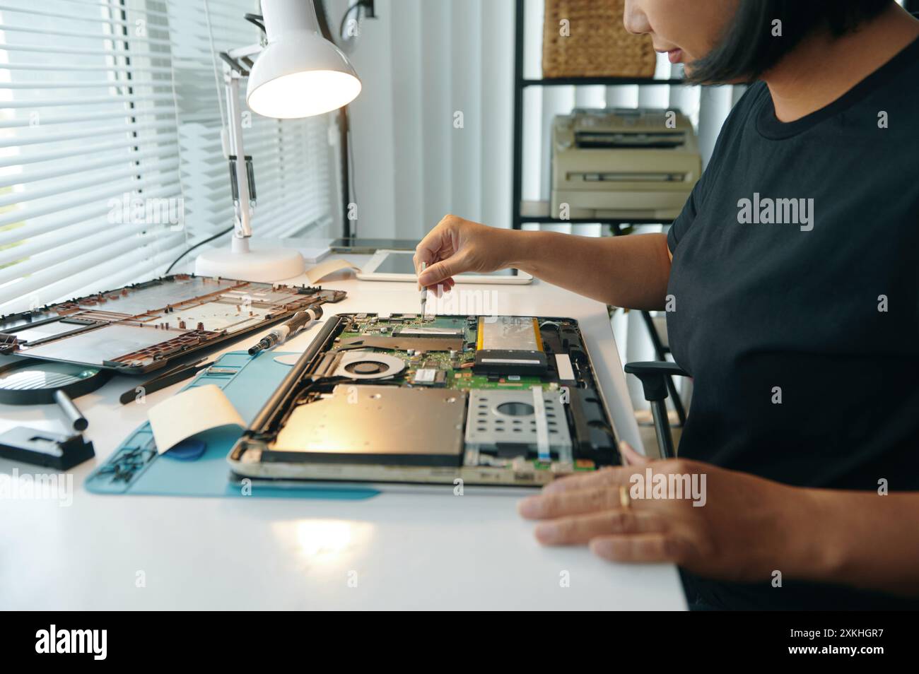 Master repairman hi-res stock photography and images - Alamy