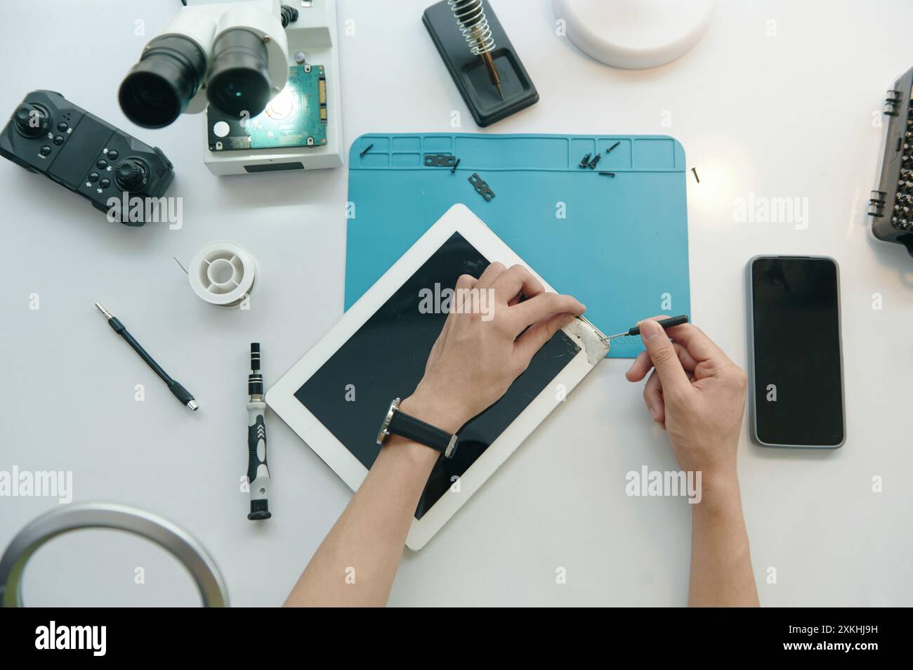 Broken tablet on service table hi-res stock photography and images - Alamy