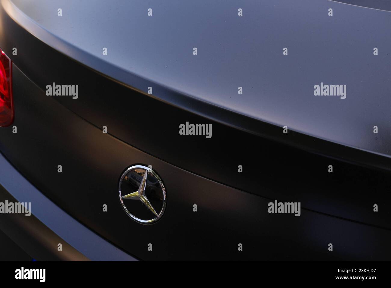 Mercedes Stern am Heck eines schwarzen Mercedes Mercedes Stern am Heck ...