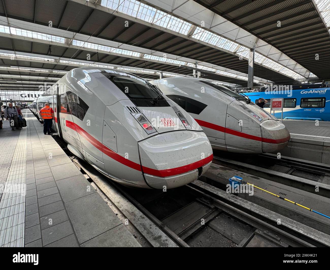 ICE, Deutsche Bahn, Hochgeschwindigkeitszug, Bahnhof, Bahnsteig ...