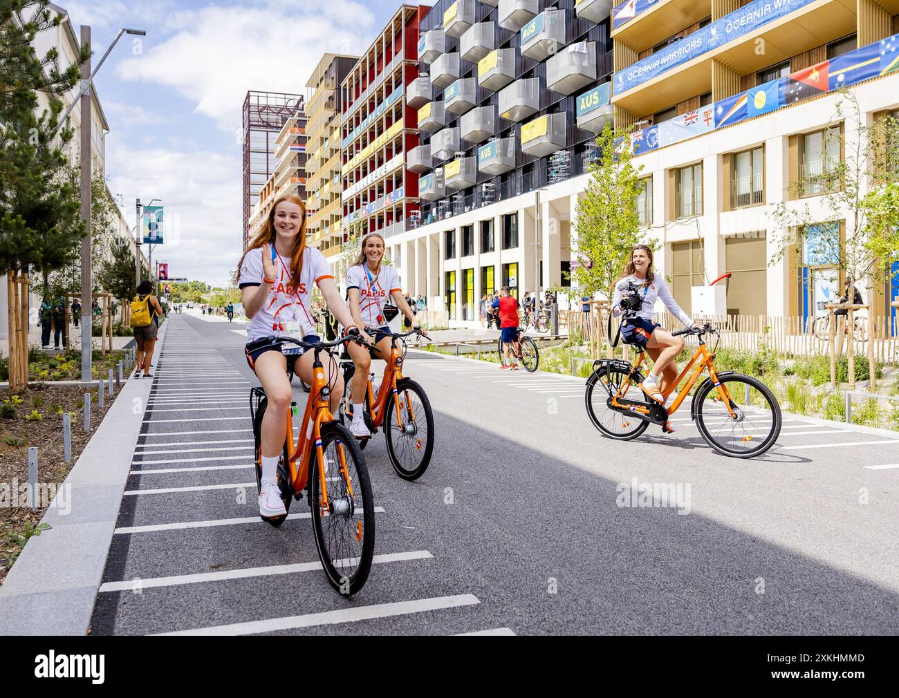 PARIS - Handball players Dione Housheer and Nikita van der Vliet cycle ...