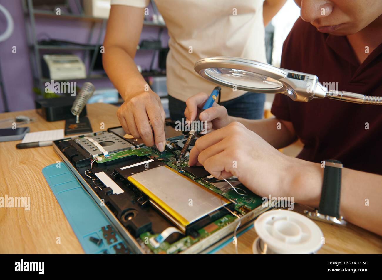 Woman soldering pc hi-res stock photography and images - Alamy