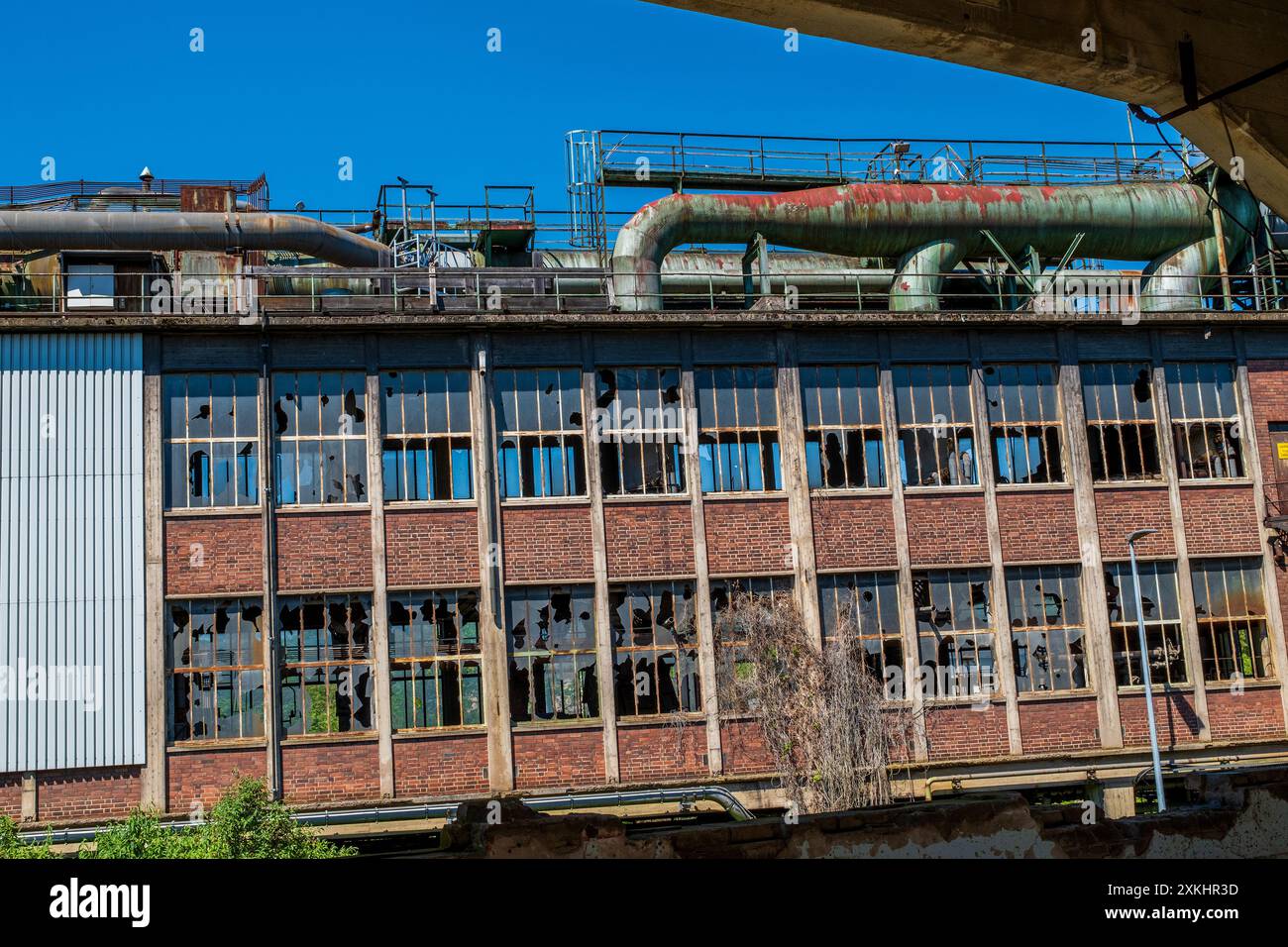 Old factory hall hi-res stock photography and images - Alamy