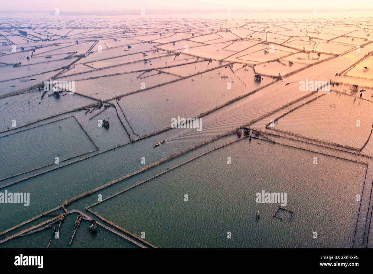 Chuon Lagoon, Hue belongs to the largest lagoon system in Vietnam ...