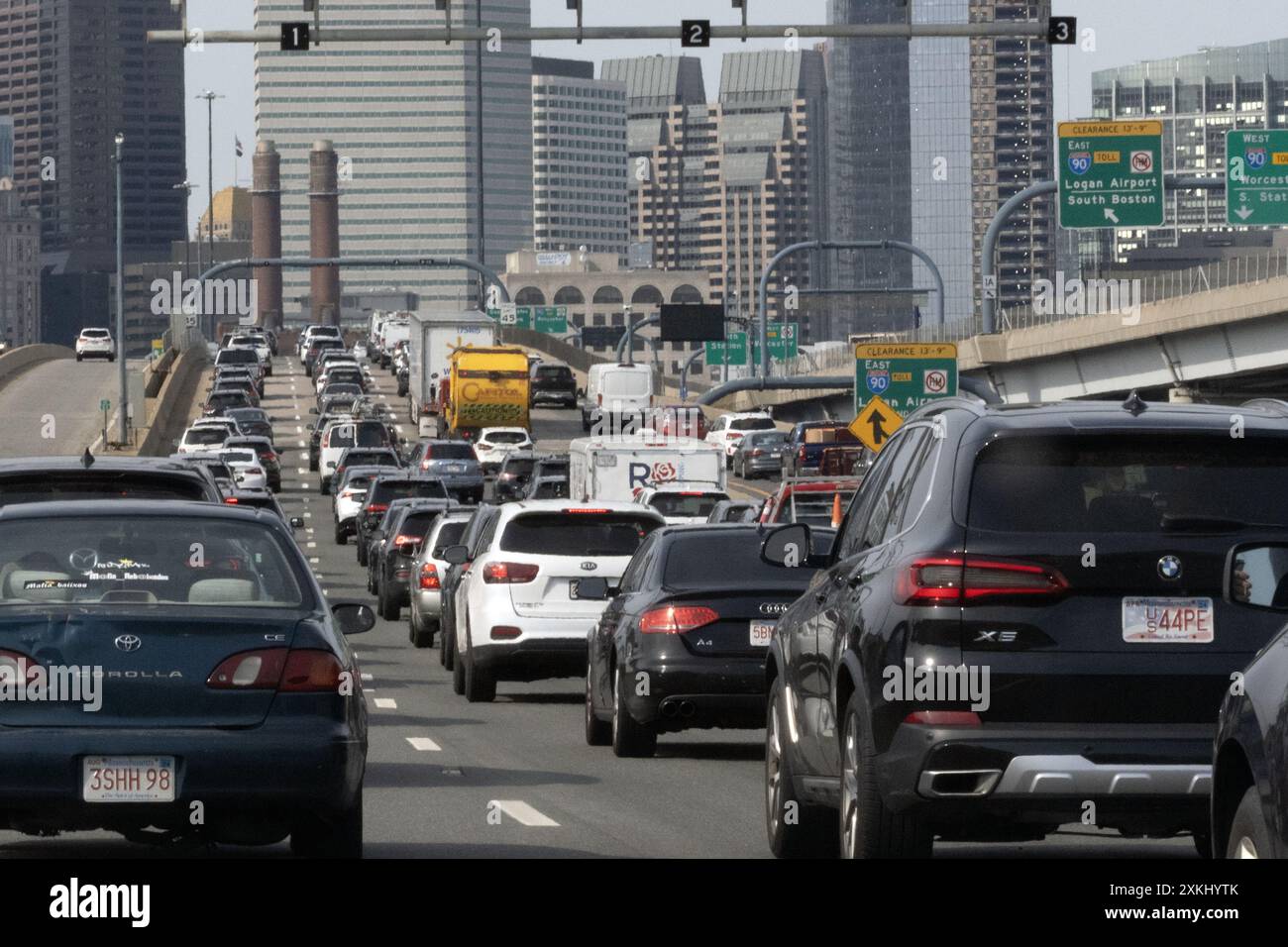 Traffic congestion on interstate highway hi-res stock photography and ...