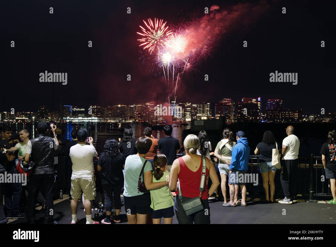People watch Fourth of July fireworks display over Boston Harbor Stock Photo - Alamy