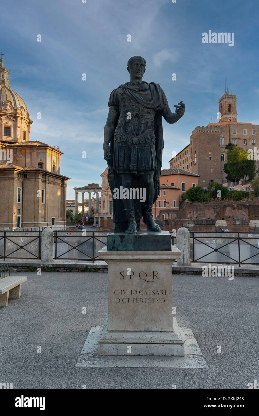 Julius caesar statue isolated hi-res stock photography and images - Alamy