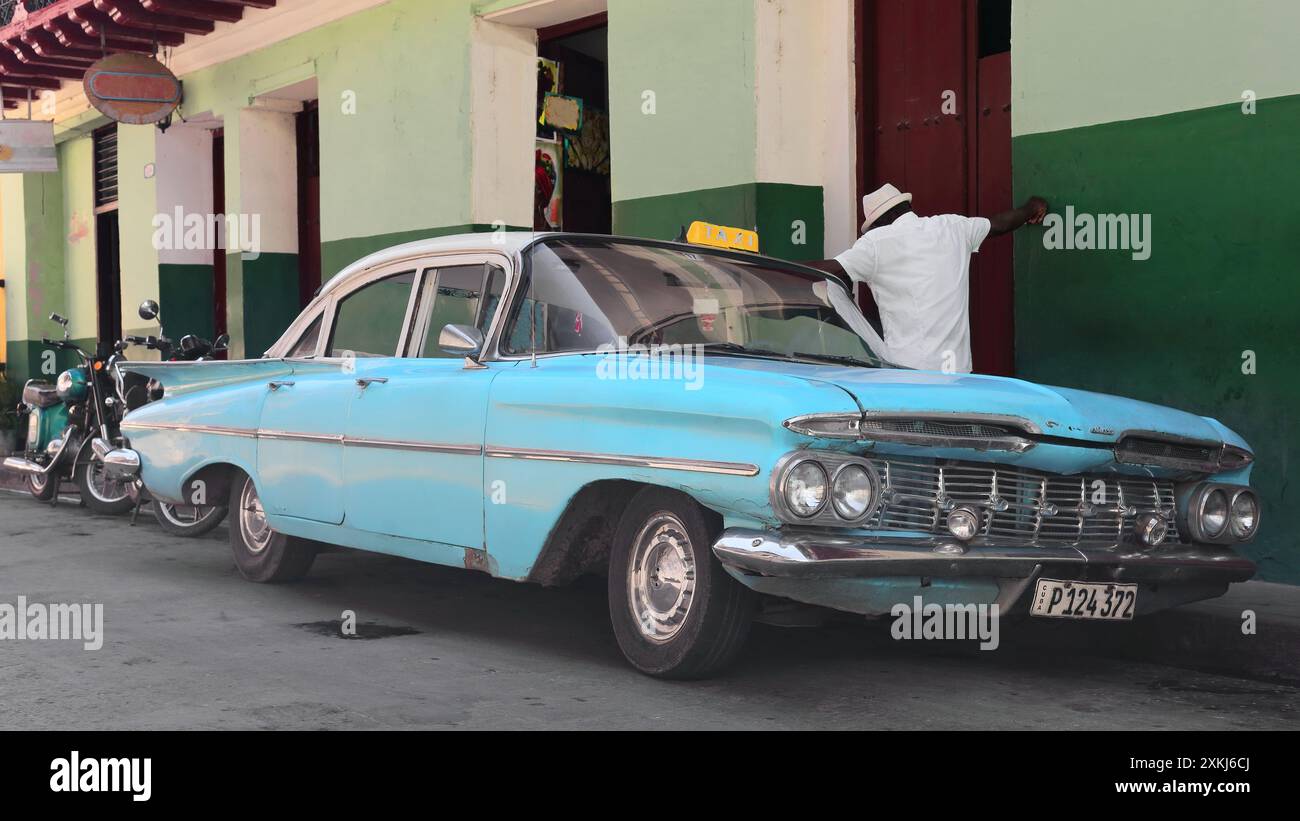 Roofed car hi-res stock photography and images - Alamy