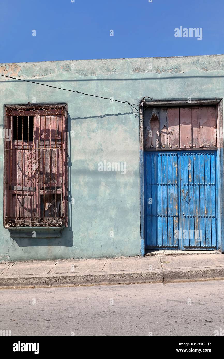 Mint green house hi-res stock photography and images - Alamy