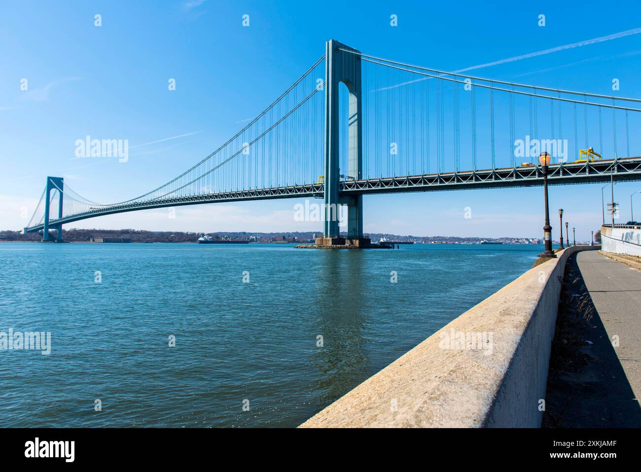 Suspentionbridge hi-res stock photography and images - Alamy