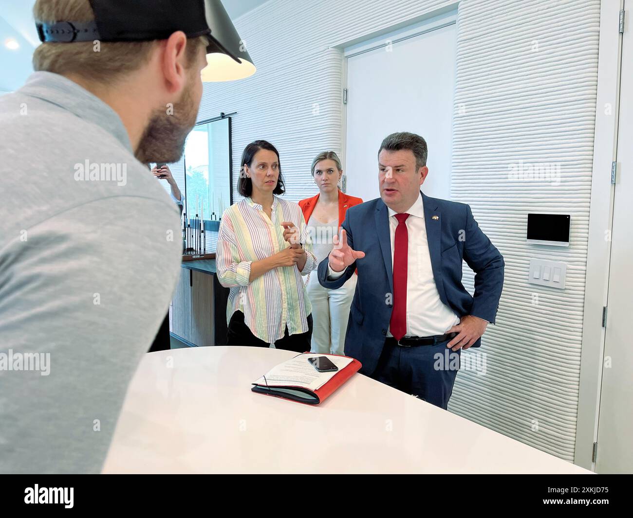 Austin, USA. 23rd July, 2024. Labor Minister Hubertus Heil (r, SPD ...