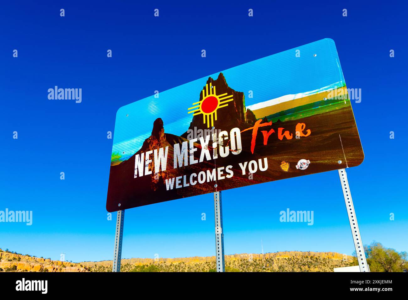 New Mexico welcome sign on the Arizona and New Mexico state line, USA ...