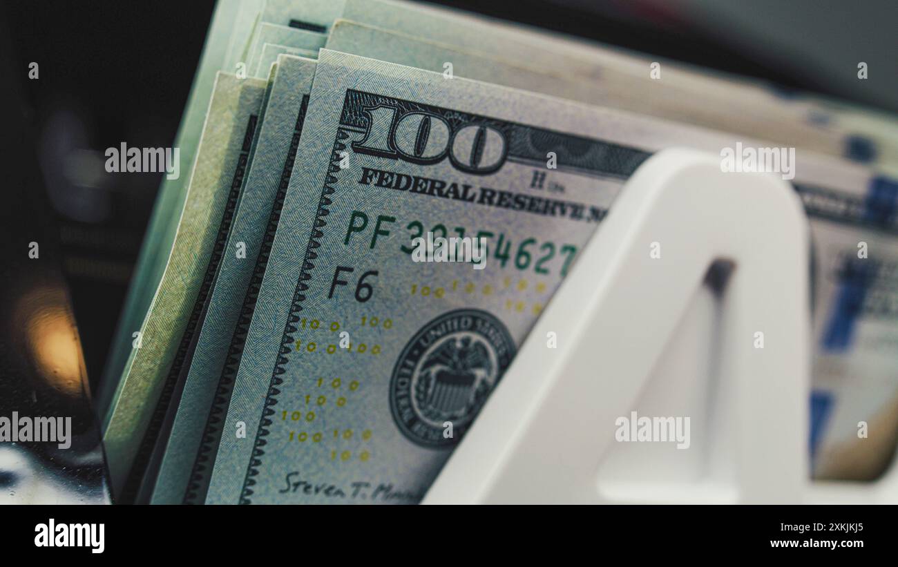 Money counting machine counts 100 hi-res stock photography and images - Alamy
