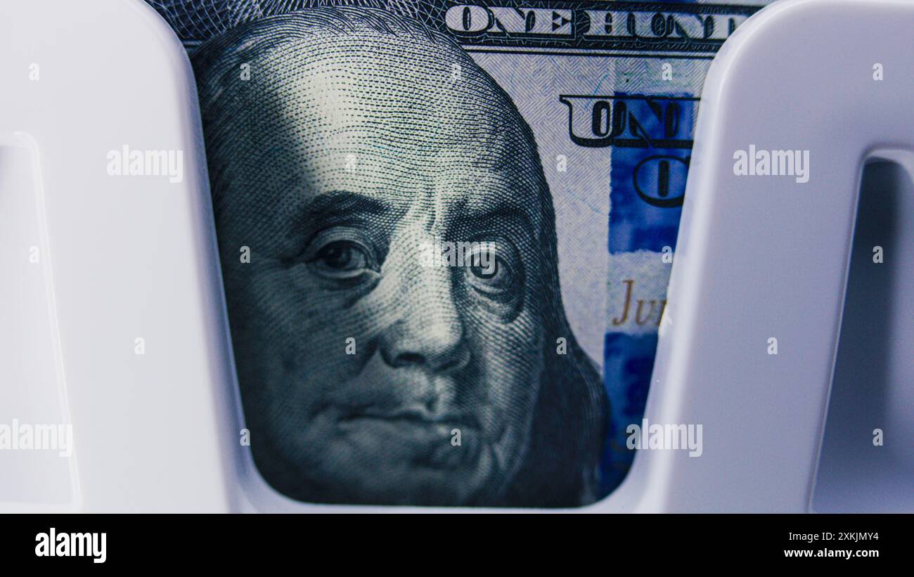 Money counting machine counts 100 hi-res stock photography and images - Alamy