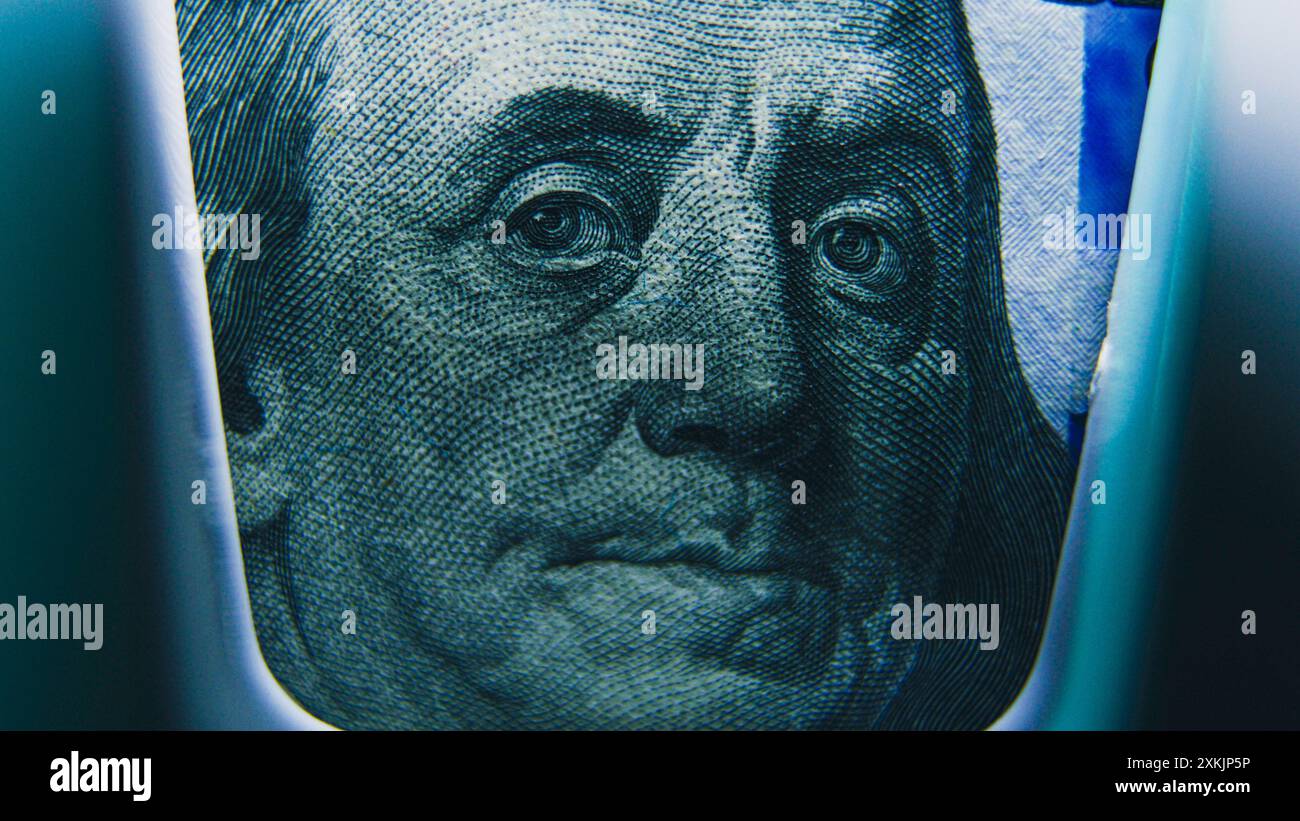 Cash counting machine counts 100 hi-res stock photography and images ...