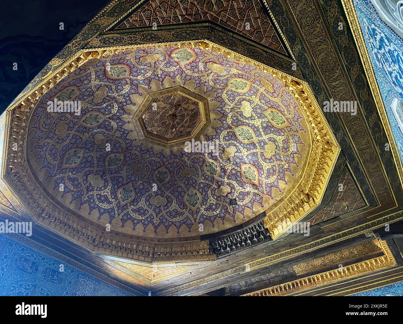 A view from the Hunkar Kasrı of the Yeni Mosque Complex in Istanbul ...