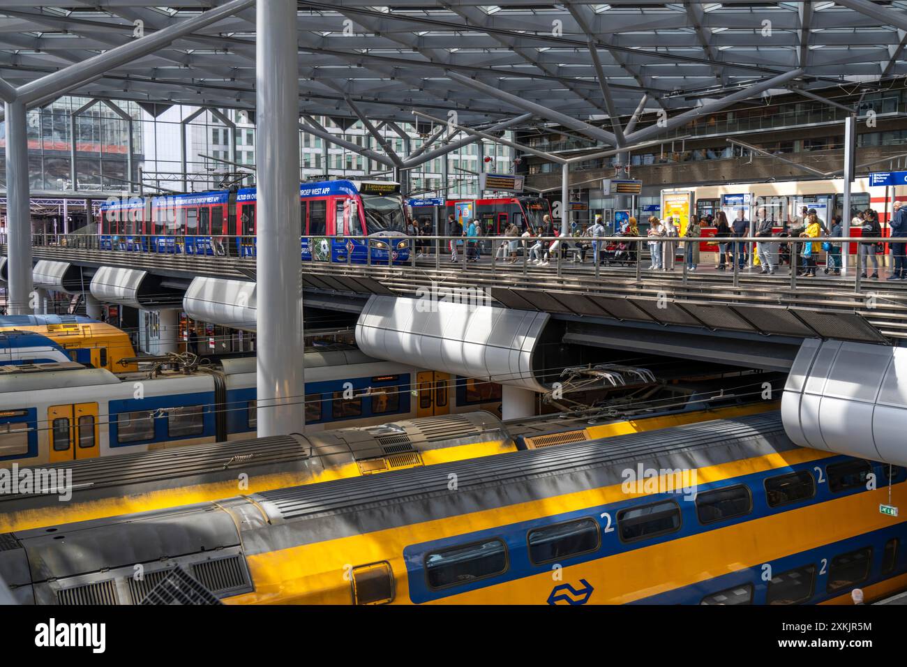 Public transport connections at The Hague Central Station, Centraal ...