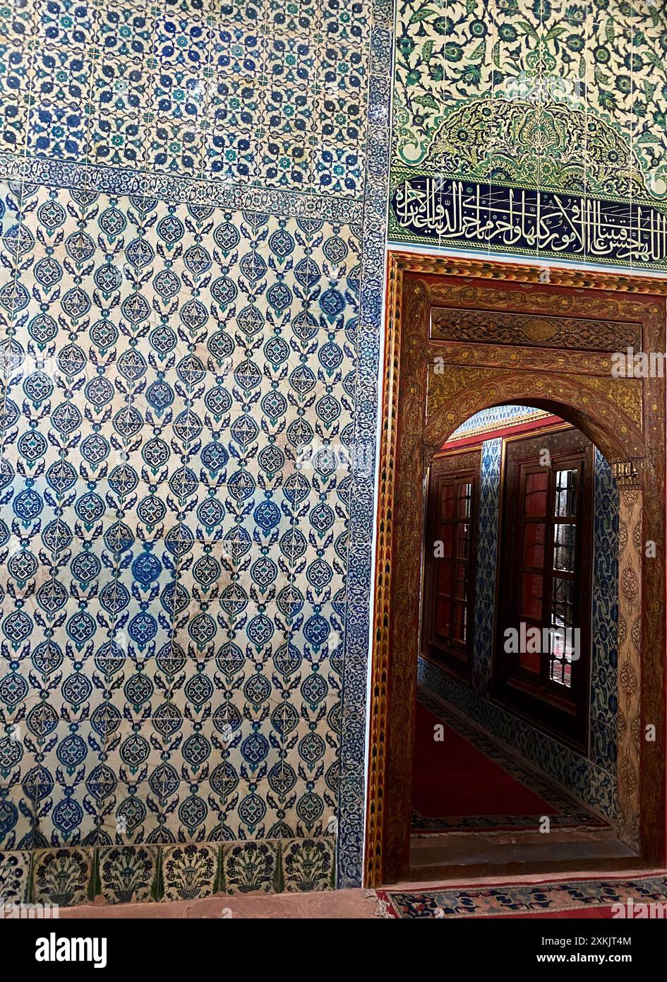 A view from the Hunkar Kasrı of the Yeni Mosque Complex in Istanbul ...