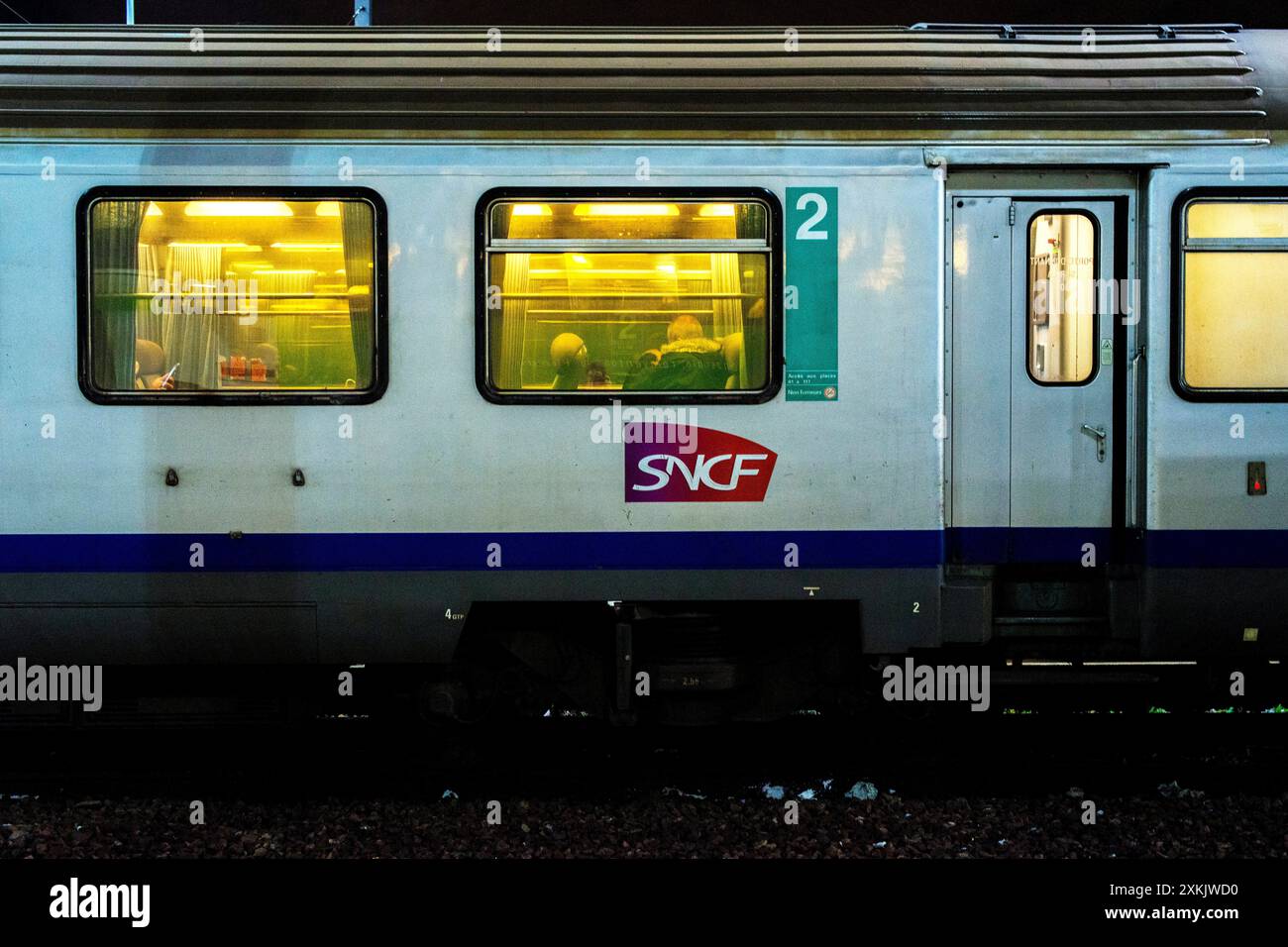 Departing Trains Departing intercity trains from Gare du Nord Railway ...
