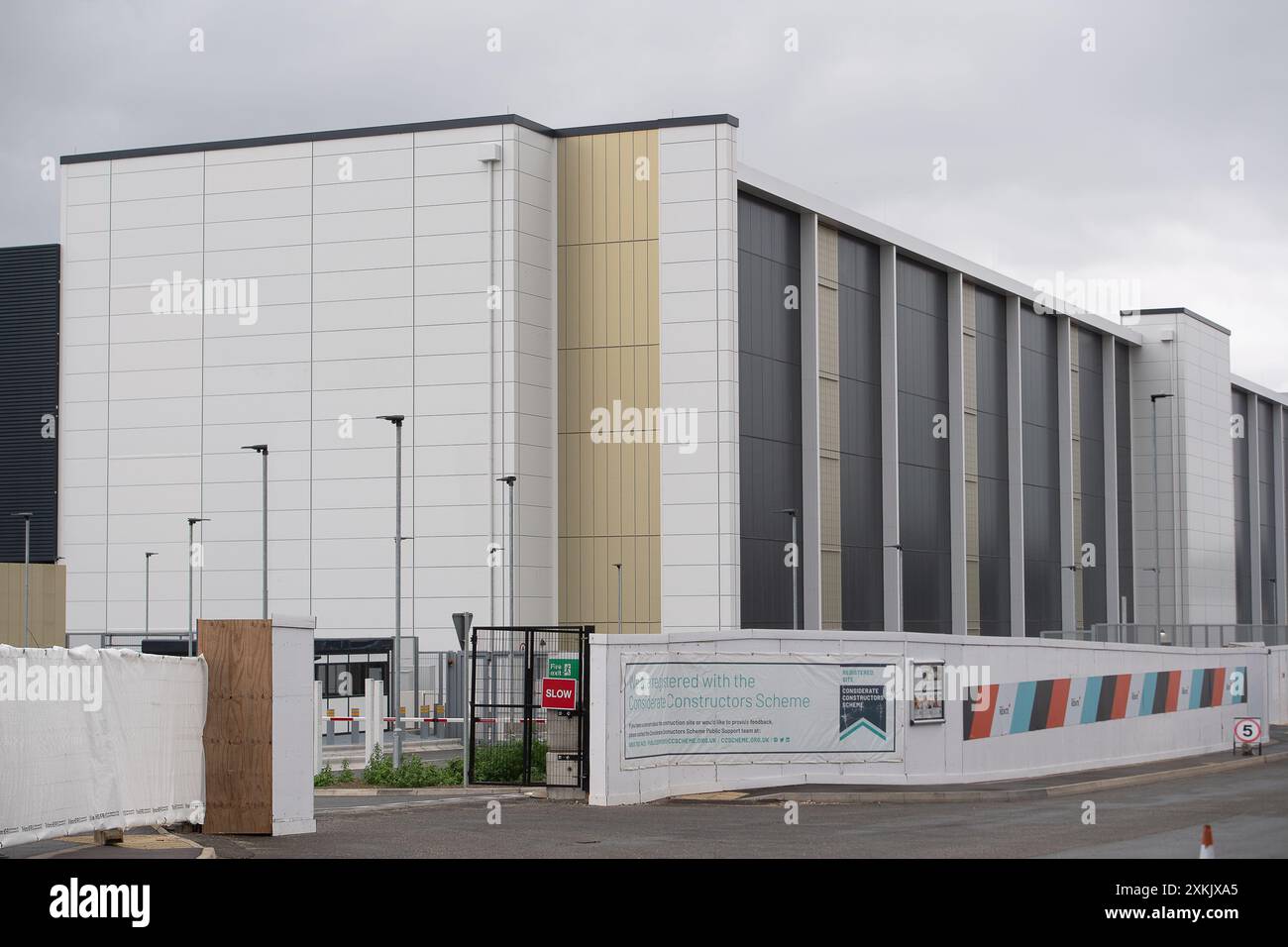 Slough, Berkshire, UK. 23rd July, 2024. Construction work is continuing ...