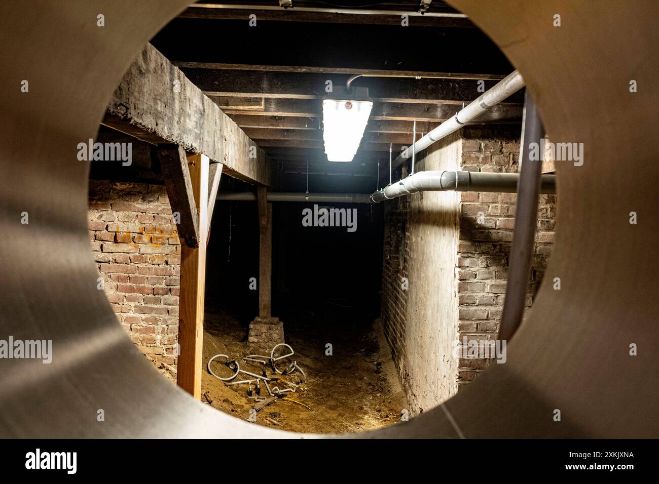 Hidden basement hi-res stock photography and images - Alamy