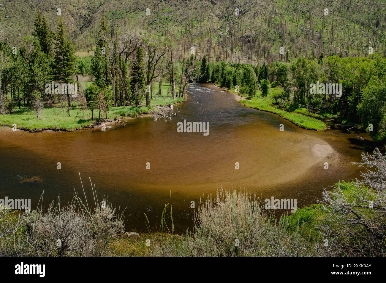 Picturesque mountains and rivers hi-res stock photography and images ...