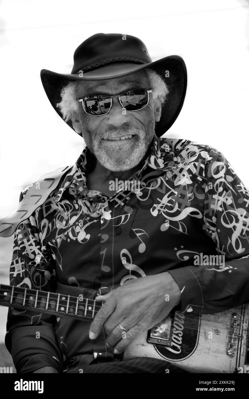 Blues singer and musician Mac Arnold performs in Flat Rock, North ...