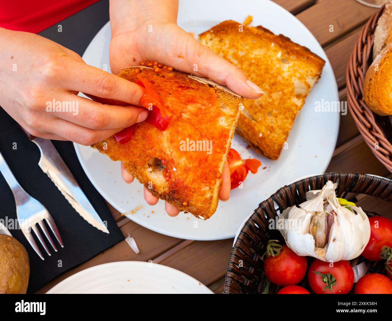 Spanish Pan con Tomate - cook rubs bread with tomatoes Stock Photo - Alamy