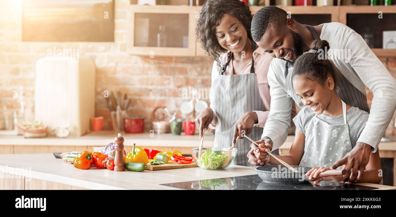 Dad daughter cooking at home frying pan hi-res stock photography and ...