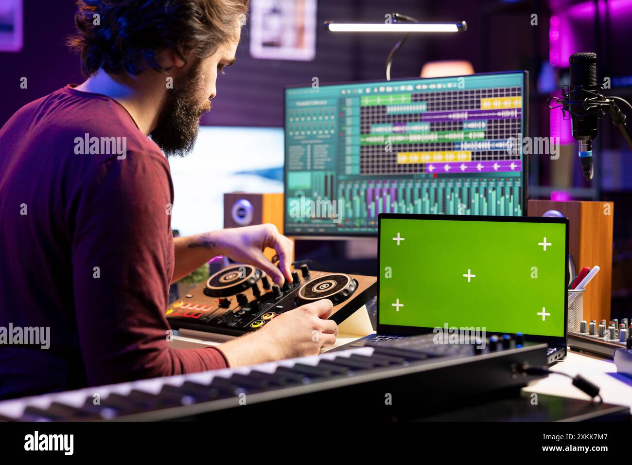 Sound engineering mixing mastering knobs hi-res stock photography and ...