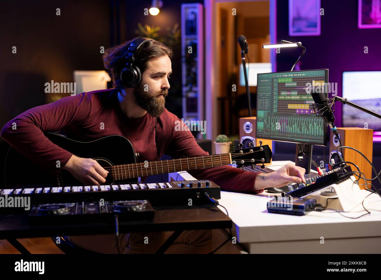 Uses her singer hi-res stock photography and images - Alamy