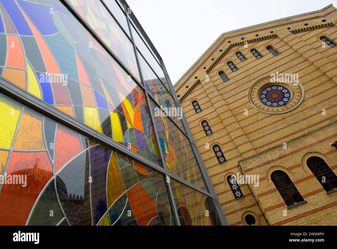 Dohany Street Synagogue - largest neolog synagogue in the world - built ...