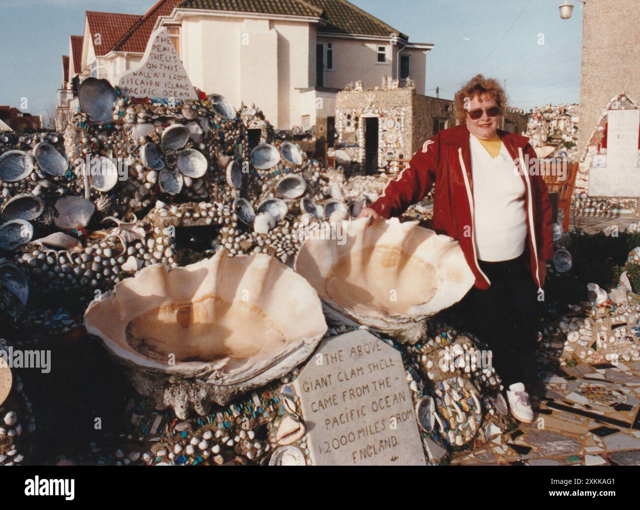 THE SHELL GARDEN AT SOUTHBOURNE, WEST SUSSEX, 1992 PIC MIKE WALKER 1992 ...