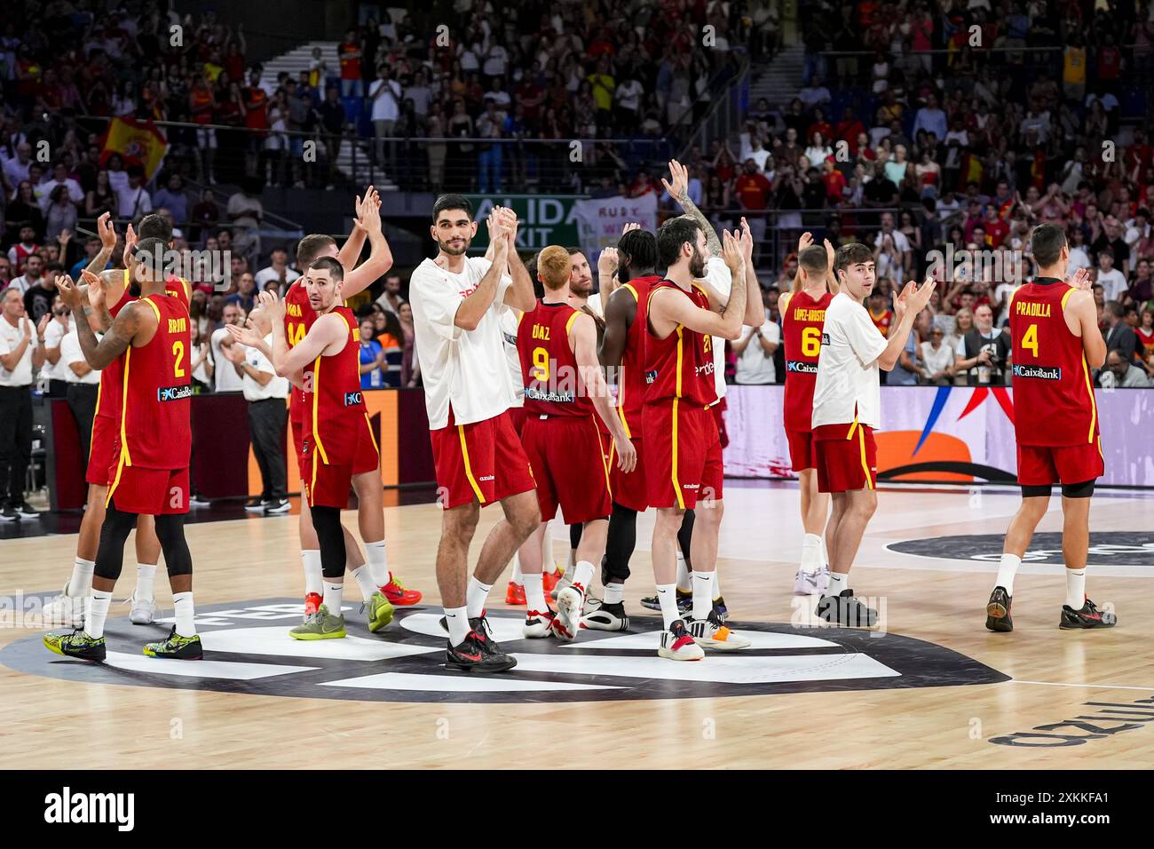 Spanish team celebrates at the end of the Basketball International ...