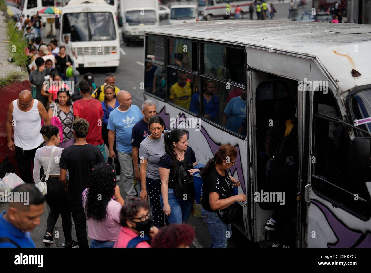 Residents take a bus to return to their homes in Caracas, Venezuela ...