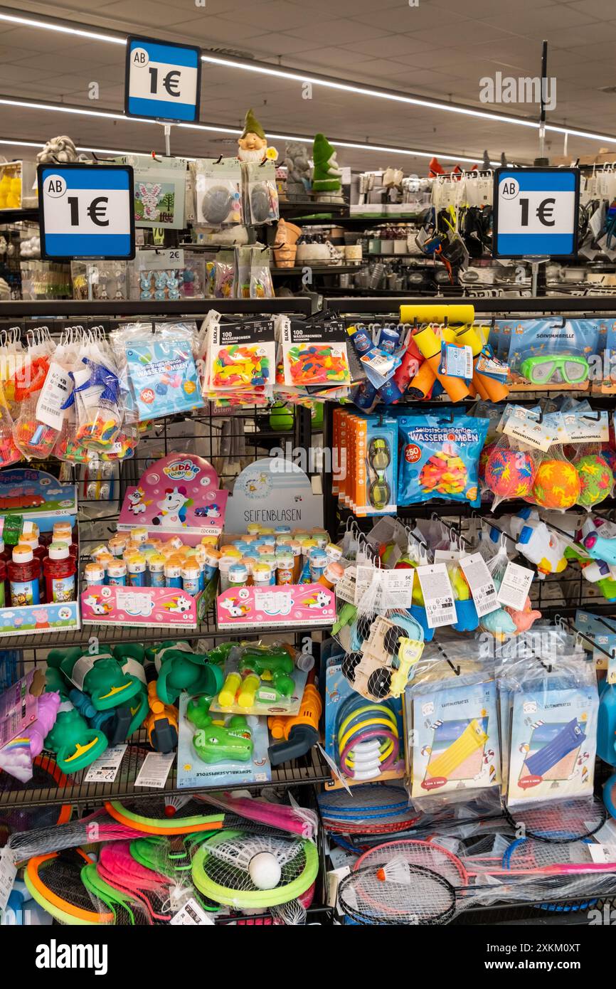 1 euro shop hi-res stock photography and images - Alamy