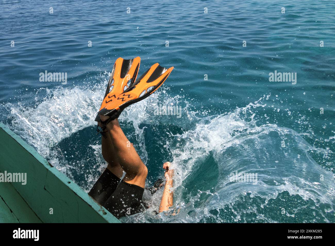 04.11.2023, Indonesia, Lombok, Gili Trawangan - Amateur diver falls ...
