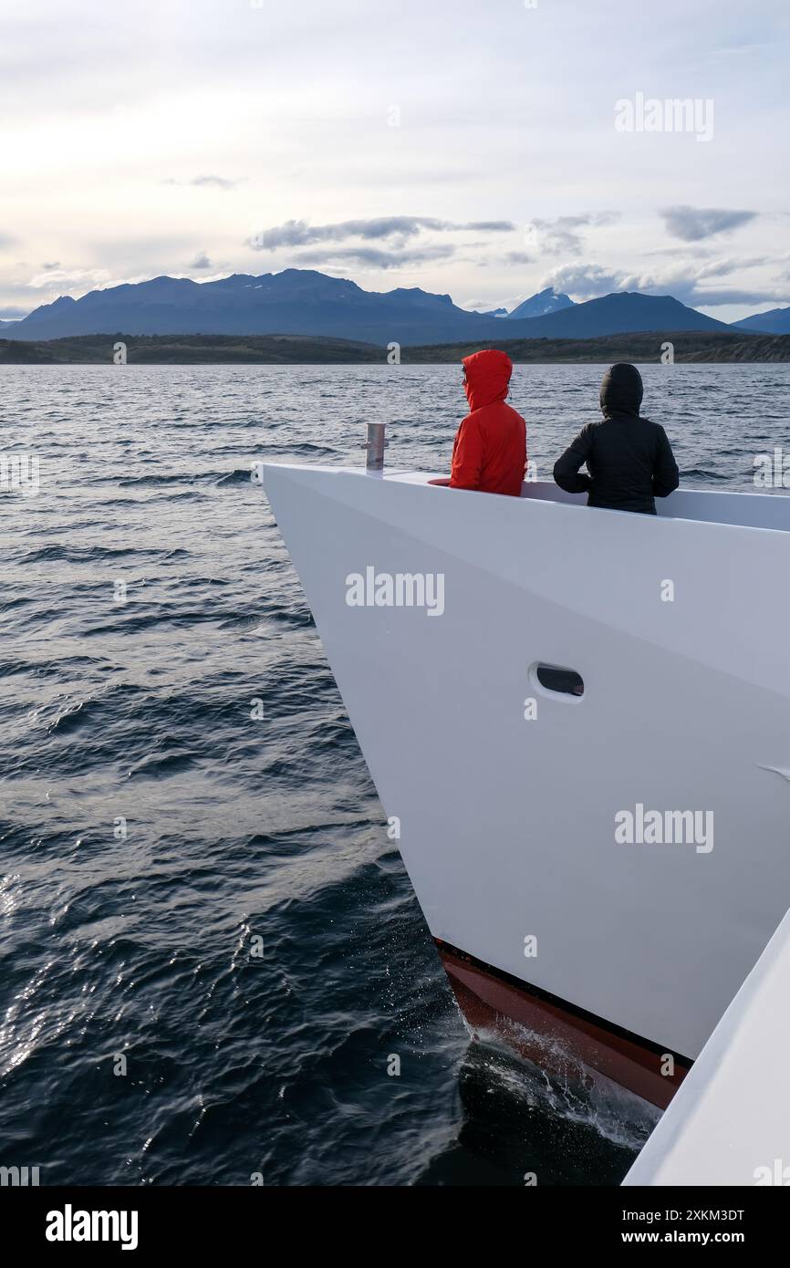 07.03.2024, Argentina, Tierra del Fuego, Ushuaia - Tourists on an ...