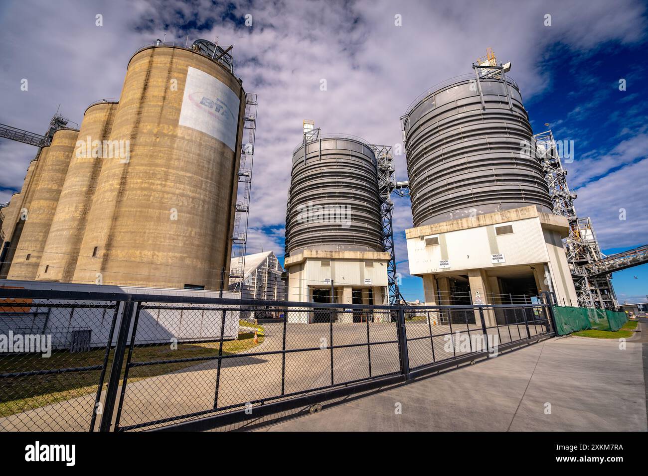 Brisbane, QLD, Australia - Giant silos at Port of Brisbane Stock Photo ...