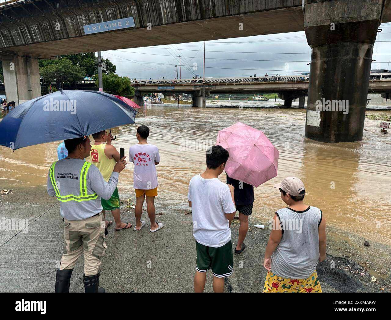 CORRECTS PHOTOGRAPHER'S LAST NAME TO CALUPITAN - Residents watch the ...