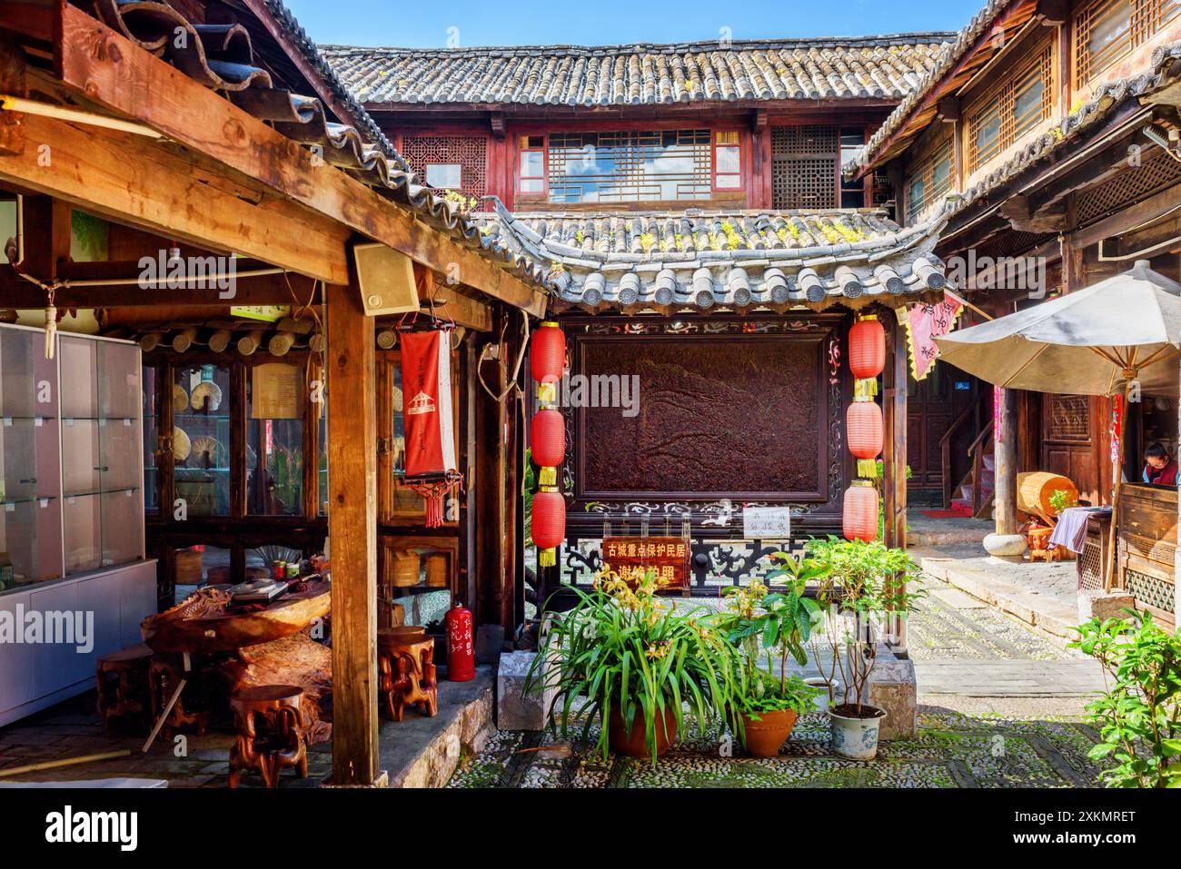 Courtyard of traditional Chinese wooden house, Lijiang, China Stock ...