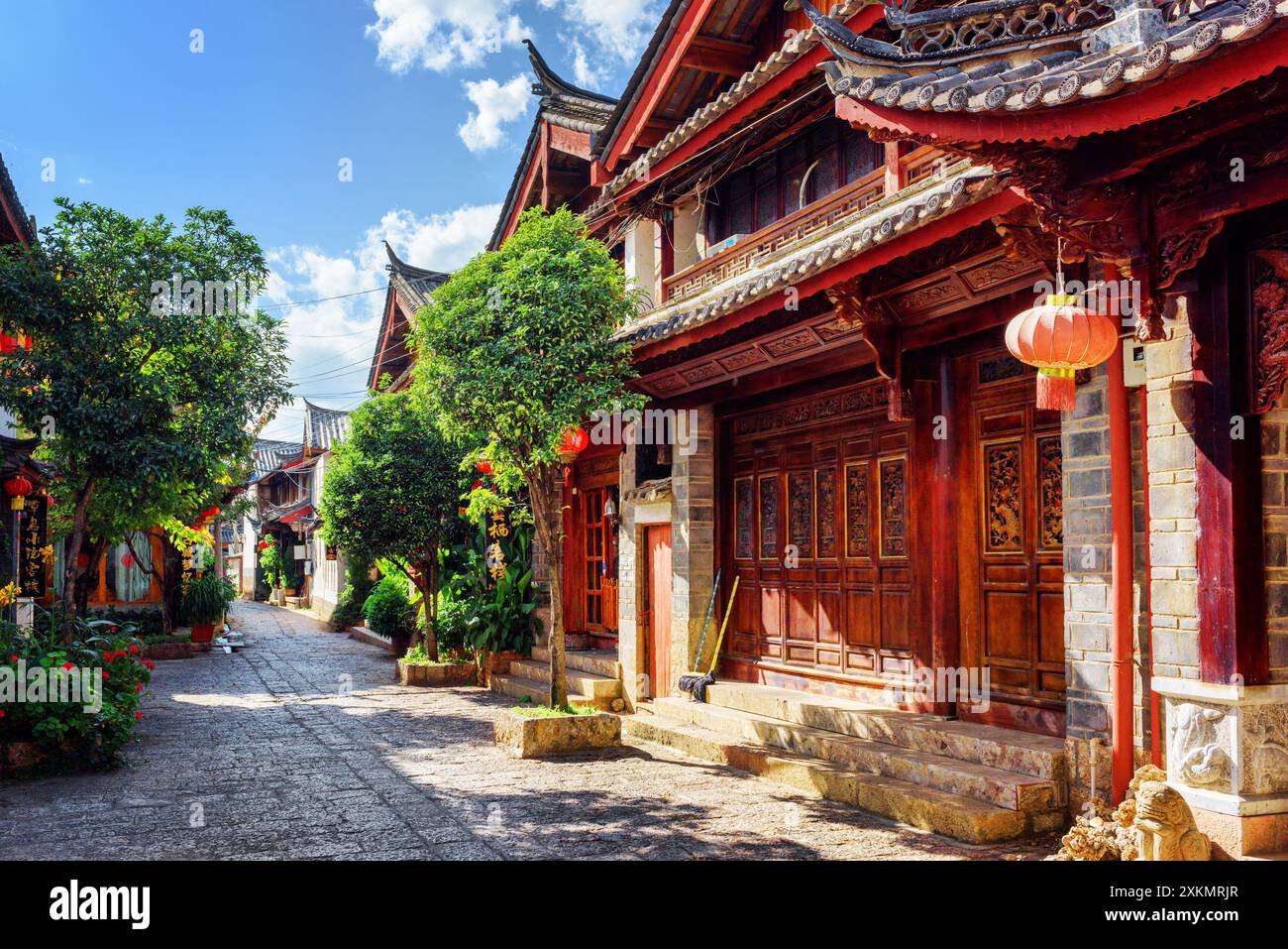 Scenic view of cozy street in the Old Town of Lijiang Stock Photo - Alamy