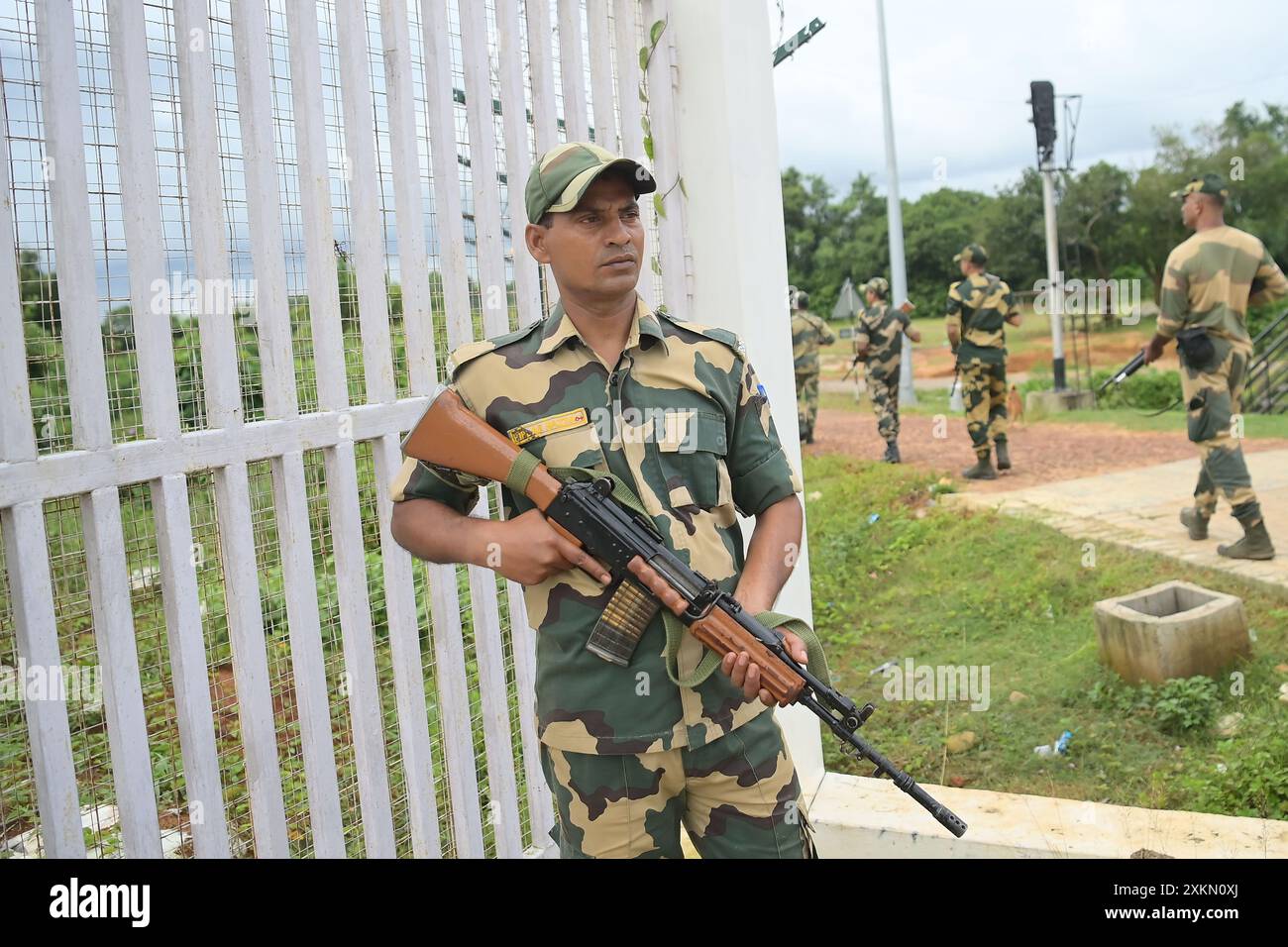 India bangladesh rail line hi-res stock photography and images - Alamy