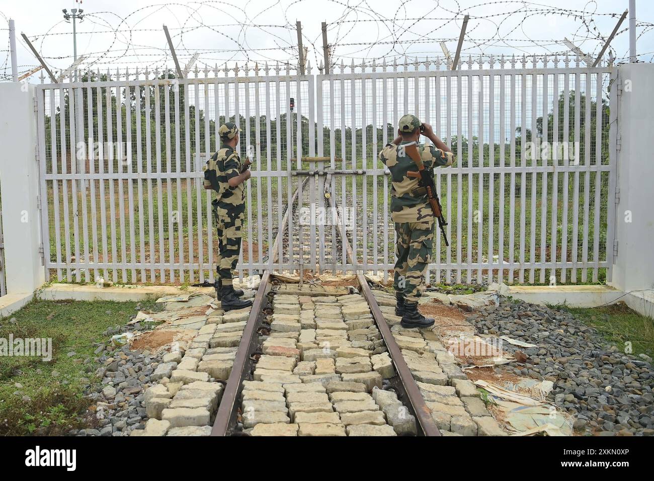 India bangladesh rail line hi-res stock photography and images - Alamy