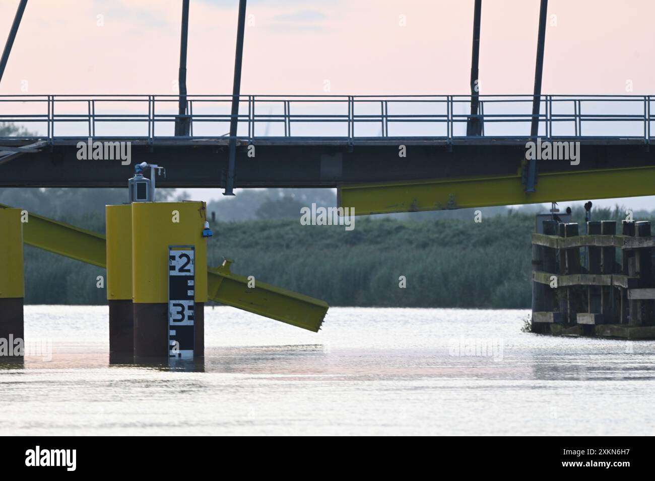 Elsfleth, Germany. 24th July, 2024. The damaged railroad bridge over ...