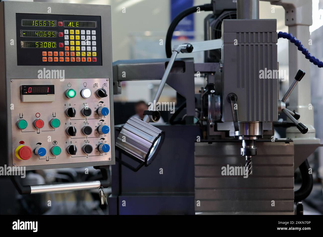 Vertical milling machine with digital readout DRO system. Selective ...