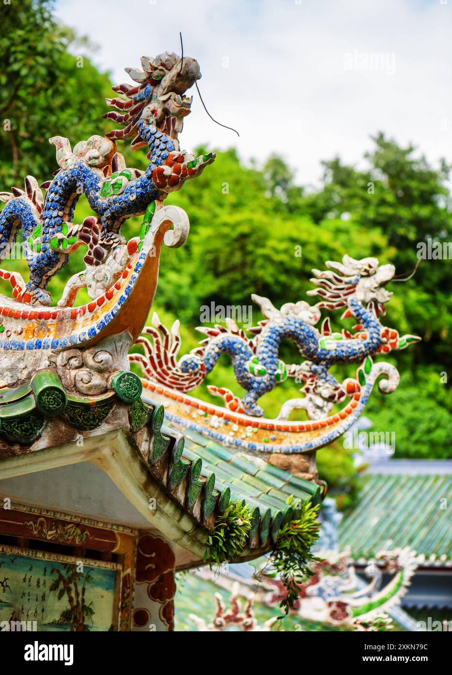 Mosaic dragon roof hi-res stock photography and images - Alamy