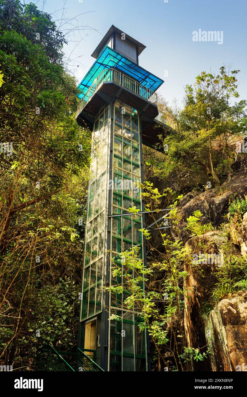 Outdoor glass elevator hi-res stock photography and images - Alamy