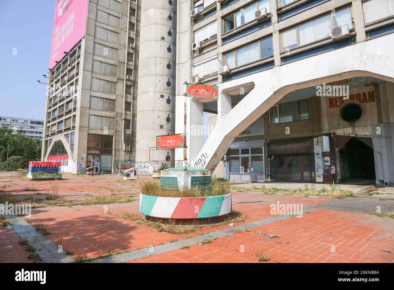 Western city gate hi-res stock photography and images - Alamy